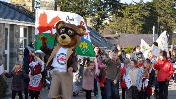 Abersoch hosts new Welsh-themed spring parade | cambrian-news.co.uk