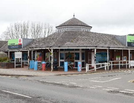 Two men stole alcohol from two Lampeter supermarkets | cambrian-news.co.uk
