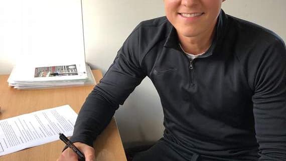 Gosset signs for Lakesiders | cambrian-news.co.uk