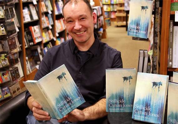 Author launches new book set against backdrop of a worsening climate ...