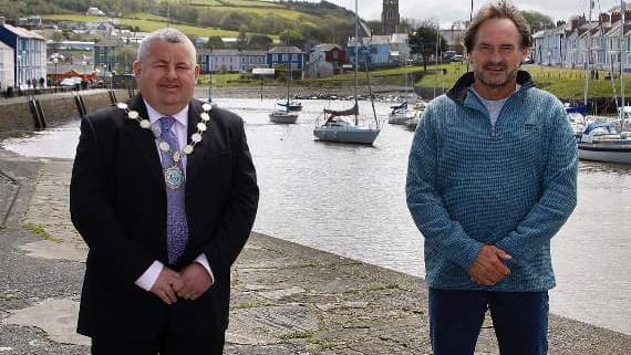 Town's mayoral chains handed over | cambrian-news.co.uk