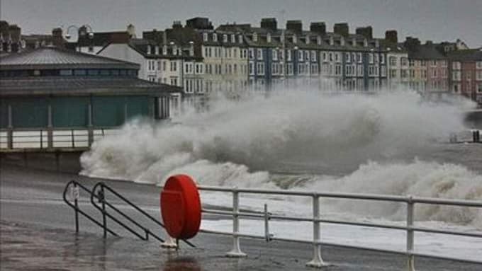 Barra brings flooding and high winds to Borth | cambrian-news.co.uk