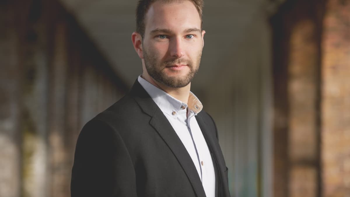 Porthmadog-based baritone Tom Niesser takes to the stage tonight ...