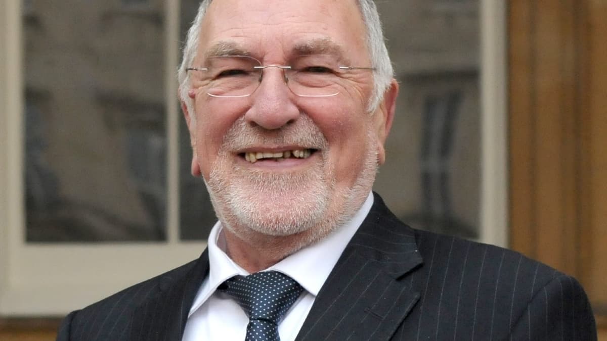 Eisteddfod science medal for Sir Robin | cambrian-news.co.uk