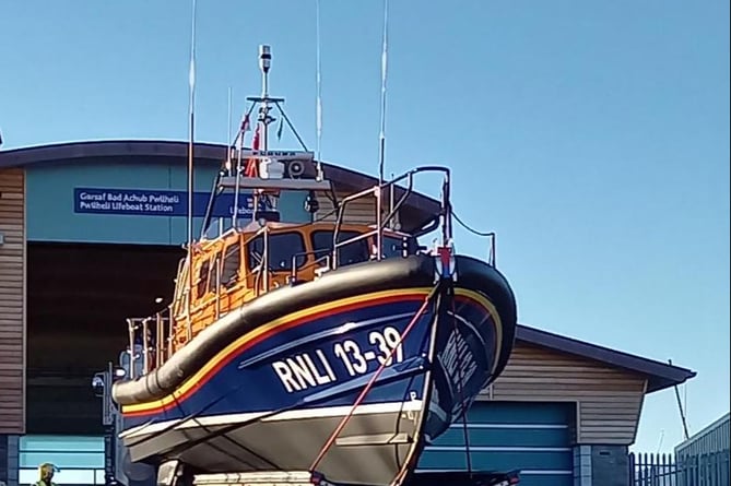 RNLI lifeboat goes out on first night rescue | cambrian-news.co.uk