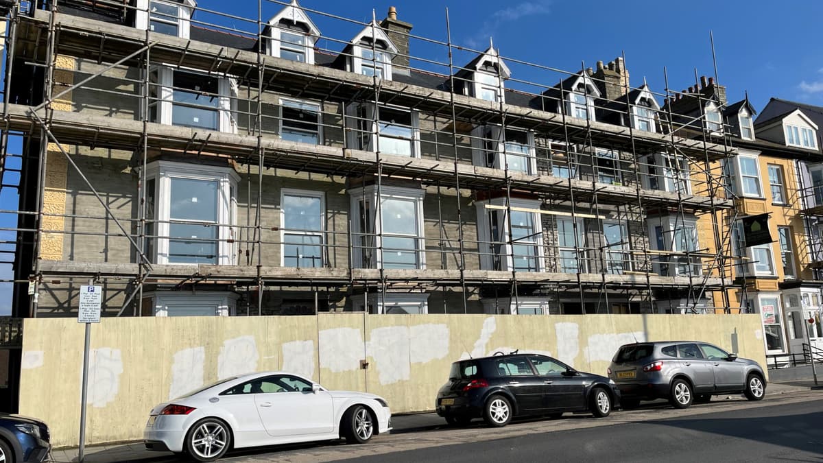 'Eyesore' Aberystwyth promenade building to be turned into flats ...