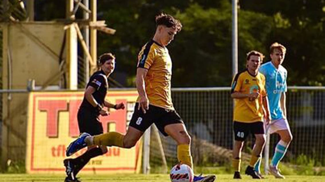 Seasiders sign Sunshine Coast Wanderers midfielder | cambrian-news.co.uk
