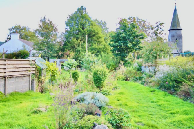 Lampeter cottage with unique features goes to auction for just £100,000 ...