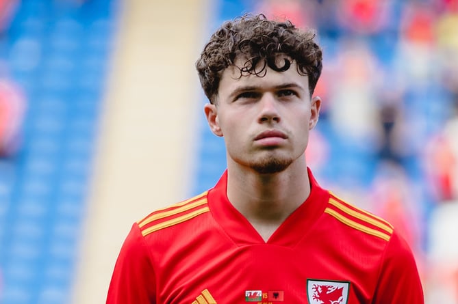 Neco Williams pays tearful tribute to grandad after starring for Cymru ...