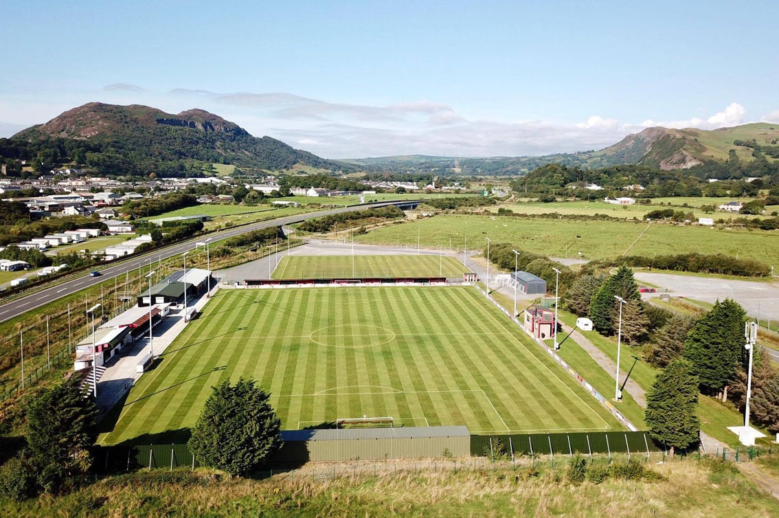 Biggest ever Cymru Premier crowd was at Porthmadog's Traeth ground ...