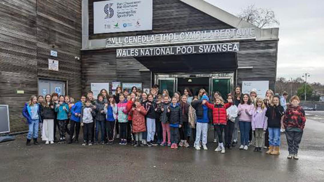 Young Aberystwyth swimmers visit Olympic sized Swansea pool | cambrian ...