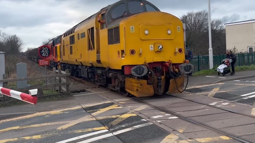 VIDEO: Timber trains return to Aberystwyth | cambrian-news.co.uk