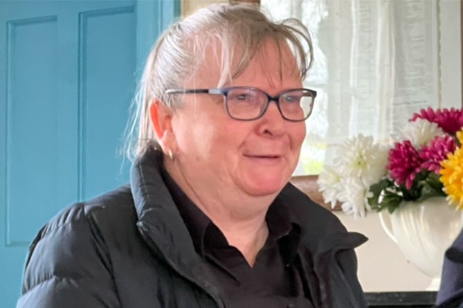 Community gathers to thank long-serving Harlech swimming teacher ...