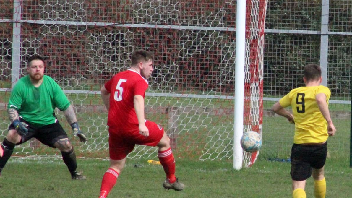 Radnor Robins fire eight past Aberaeron | cambrian-news.co.uk