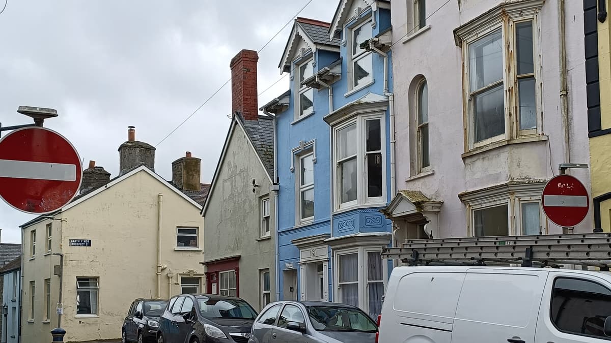 Residents call for action to fix 30-year one-way street problem ...