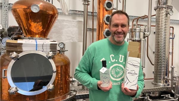 Arfon actor turns hand to gin-making | cambrian-news.co.uk