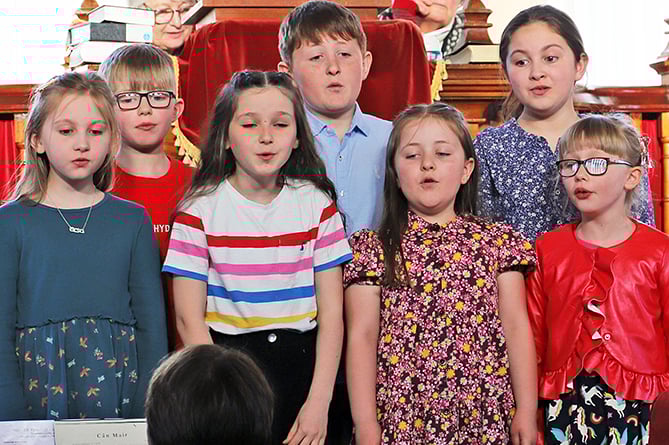 Lluniau a chanlyniadau Eisteddfod Gadeiriol Capel Bryngwenith ...