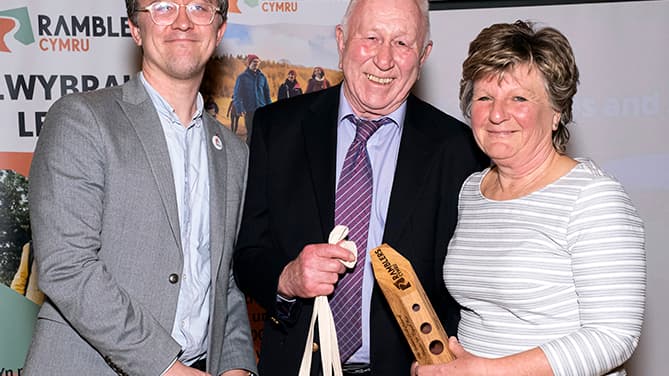 Lampeter volunteers scoop Ramblers Cymru award for improving access ...