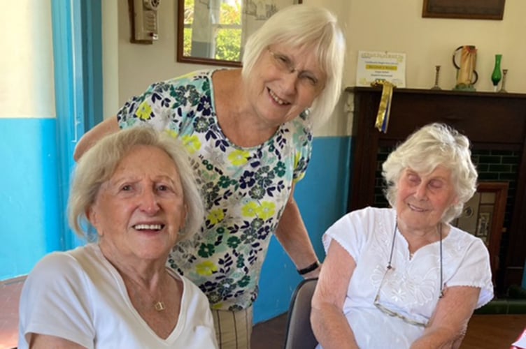 Llanfair Art Group bids farewell to much-loved member after 25 years ...