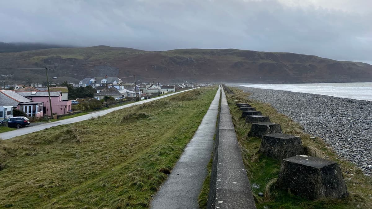 Fairbourne: Authorities dismiss alternative plan for flood-threatened ...