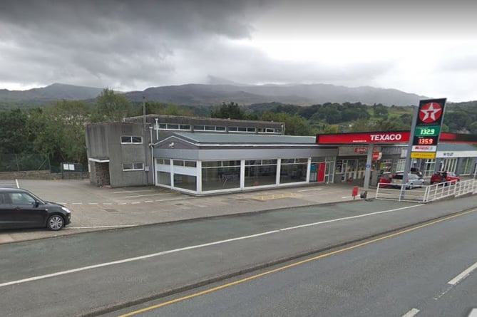 Dolgellau: Plan to convert former car showroom and hotel into an ...