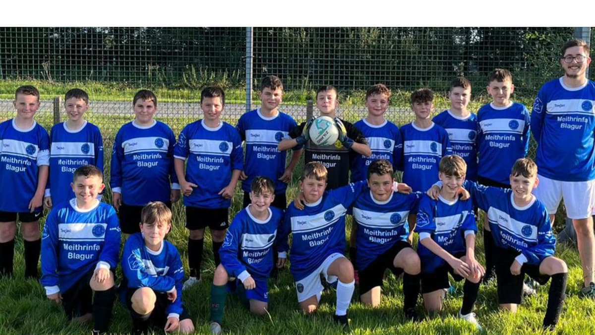 Sponsors present new kit to Nefyn Under 13s | cambrian-news.co.uk