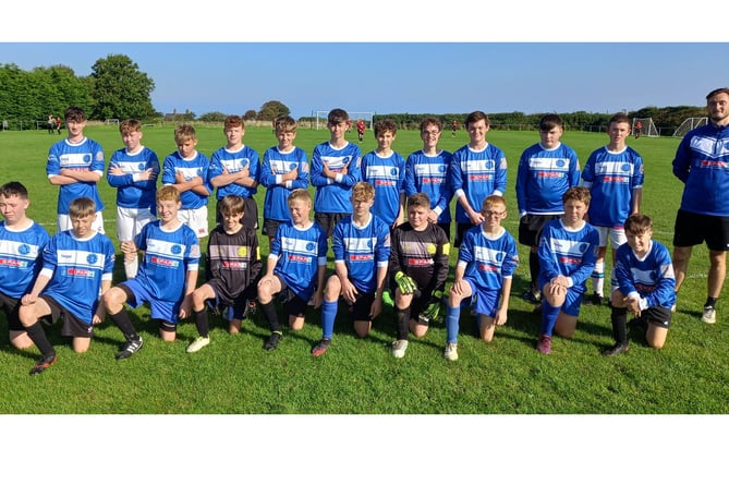 Nefyn Under 15s receive smart new kit from sponsors | cambrian-news.co.uk