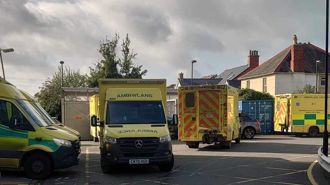 Ambulances backing up outside hospitals endangering major incidents ...