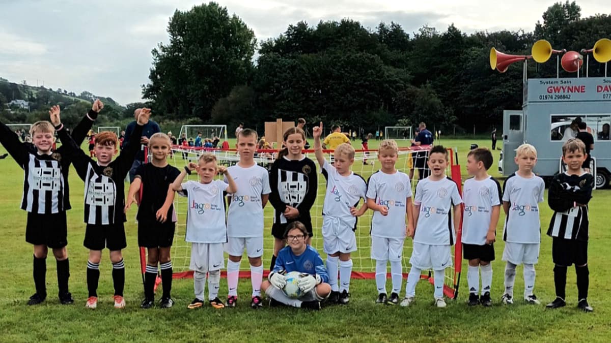 Smart new kit for newly-reformed Penparcau junior football teams ...