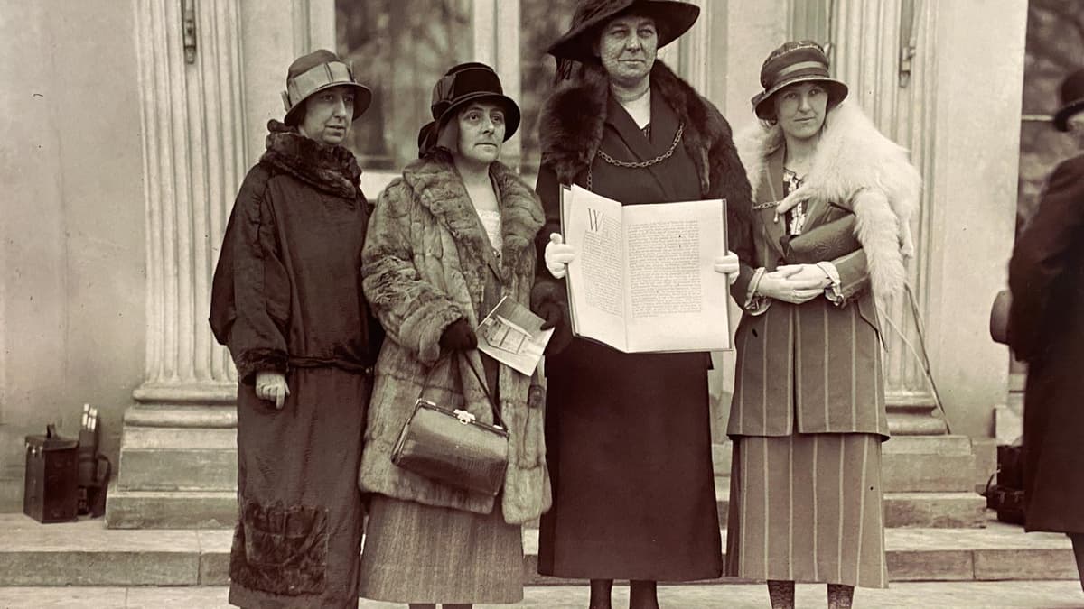 Purple plaque to be unveiled in Aberystwyth to commemorate peace ...