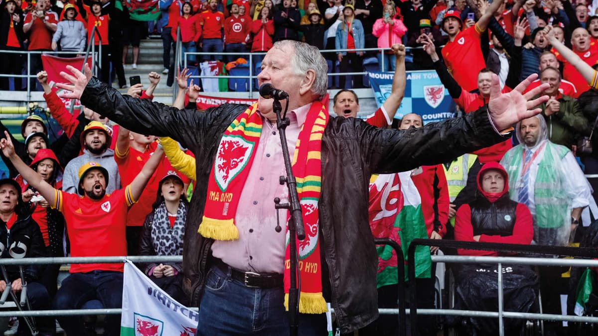 Gwynedd singer Dafydd Iwan and the fake plot to kill Prince of Wales ...