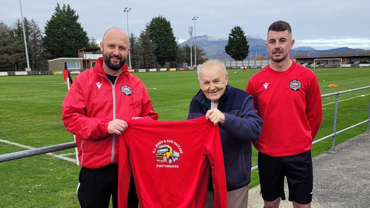 Haulage firm sponsors Porthmadog Reserves hoodies | cambrian-news.co.uk