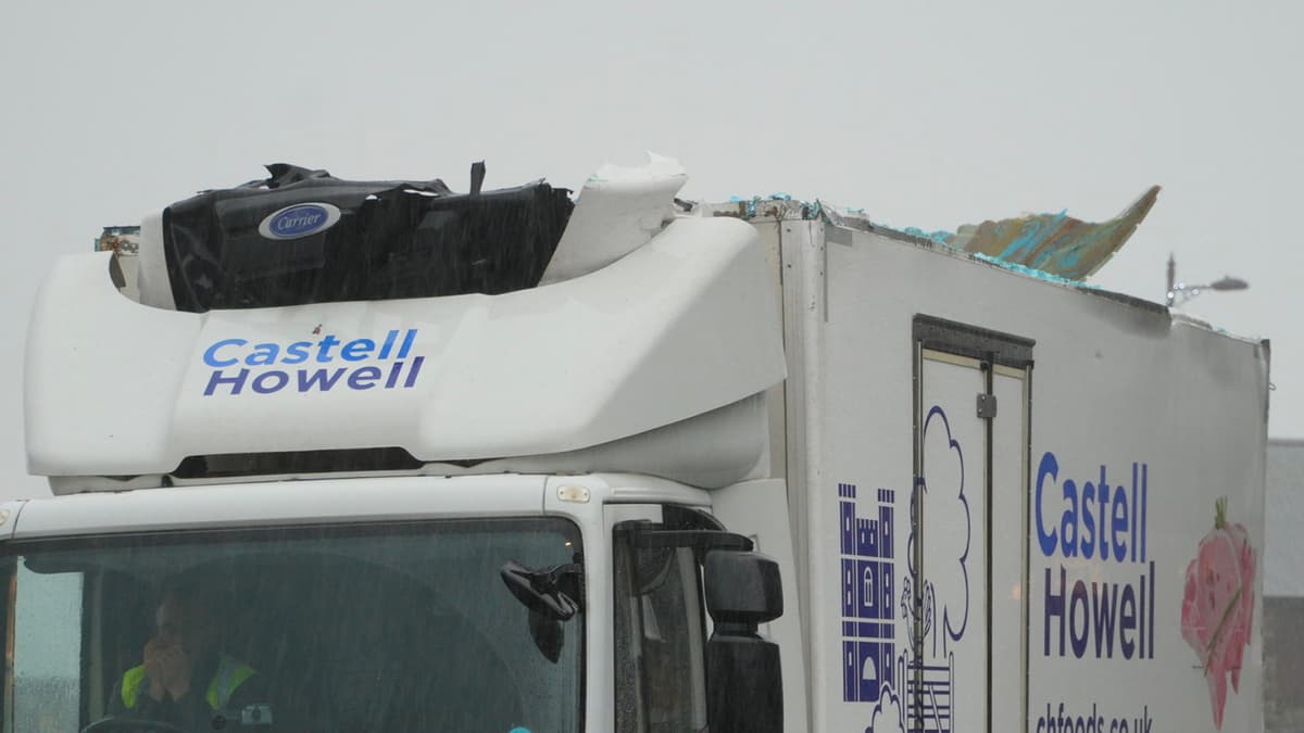Police called after lorry gets stuck under Barmouth bridge | cambrian ...