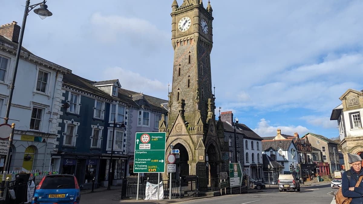 Mach Town Council brand new road sign for bridge a "ridiculous ...