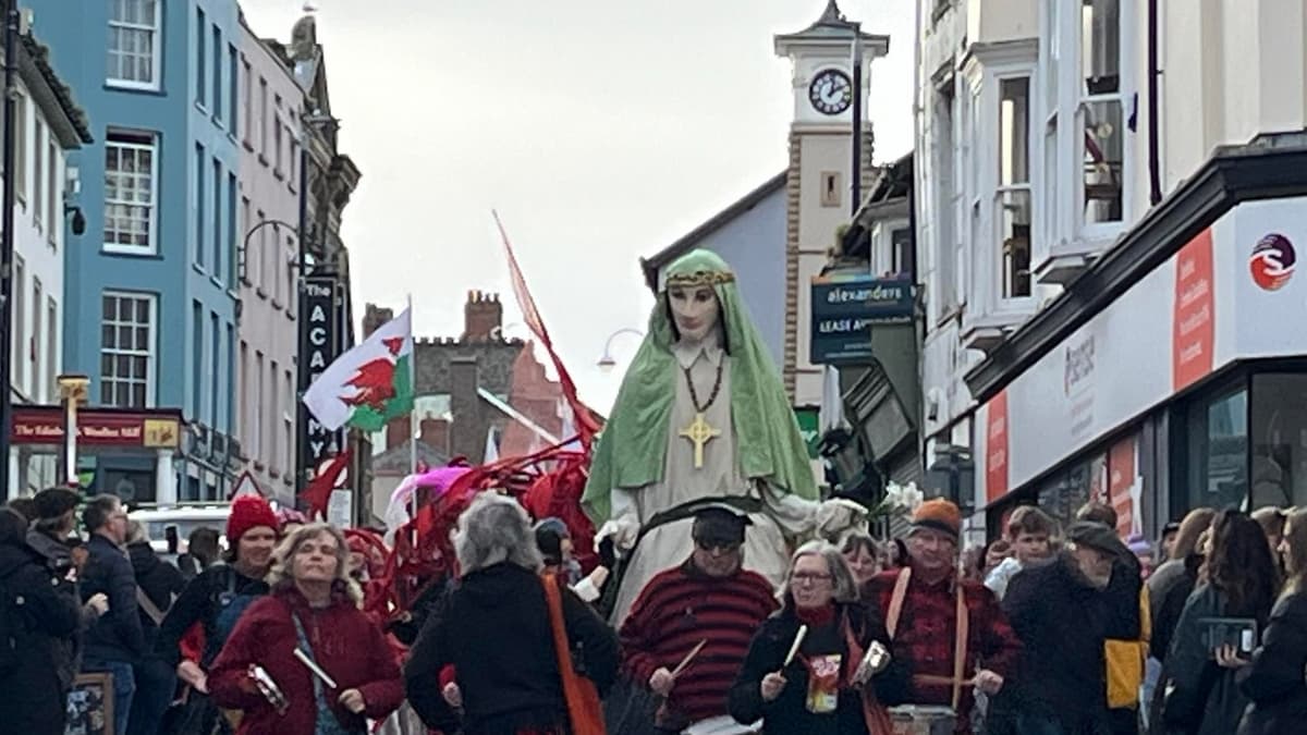 WATCH: Pictures of Aberystwyth events to honour Welsh patron saint ...
