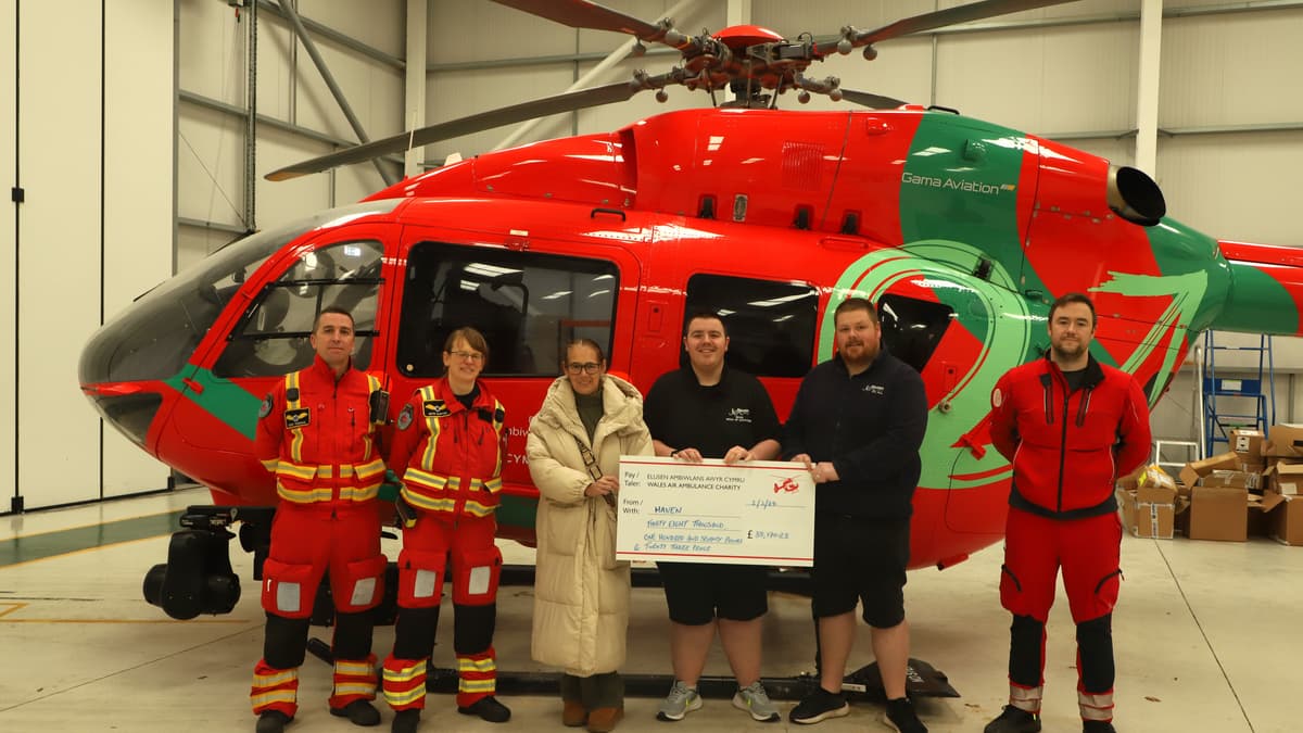 Holidaymakers raise thousands for Wales Air Ambulance | cambrian-news.co.uk