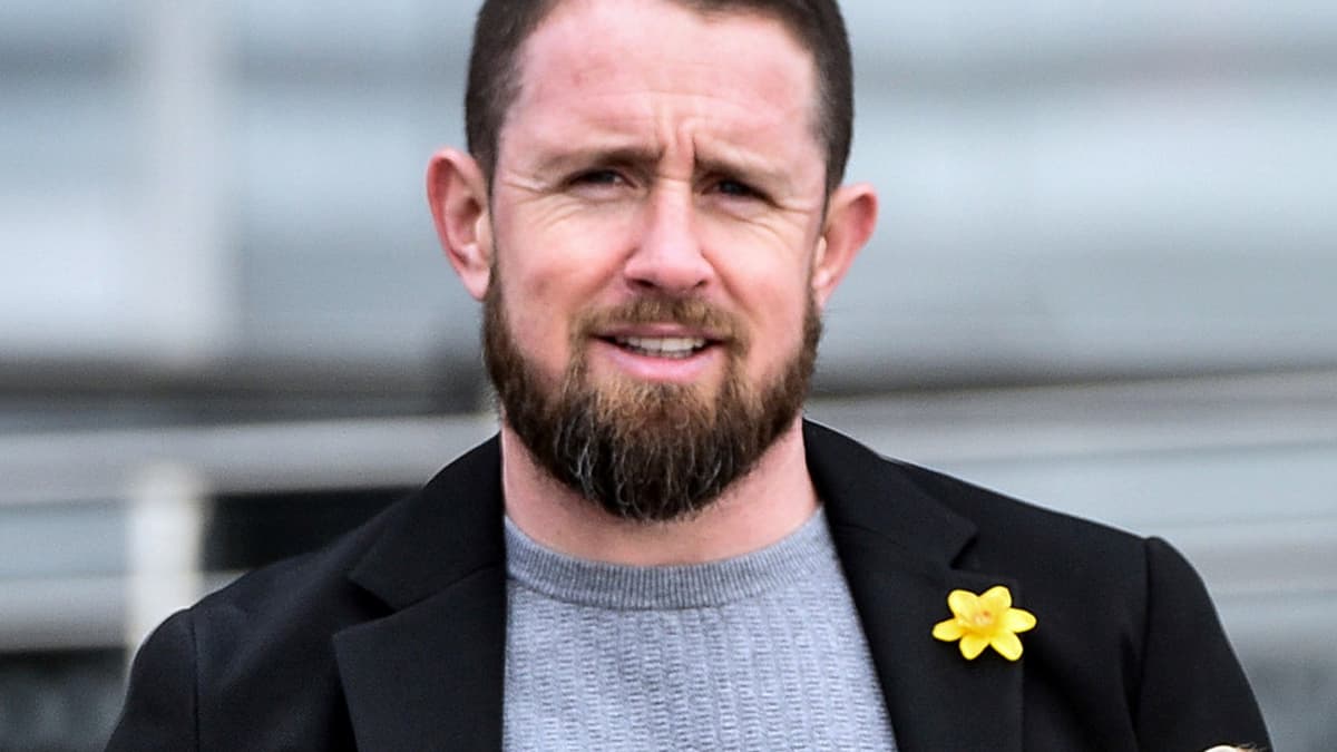 Former Wales rugby star Shane Williams to walk Cardigan coast path for ...