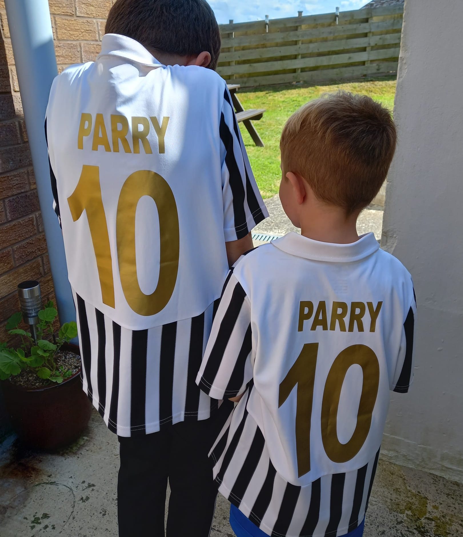 Shirt presentation to honour Penparcau FC legend Sean Parry | cambrian ...