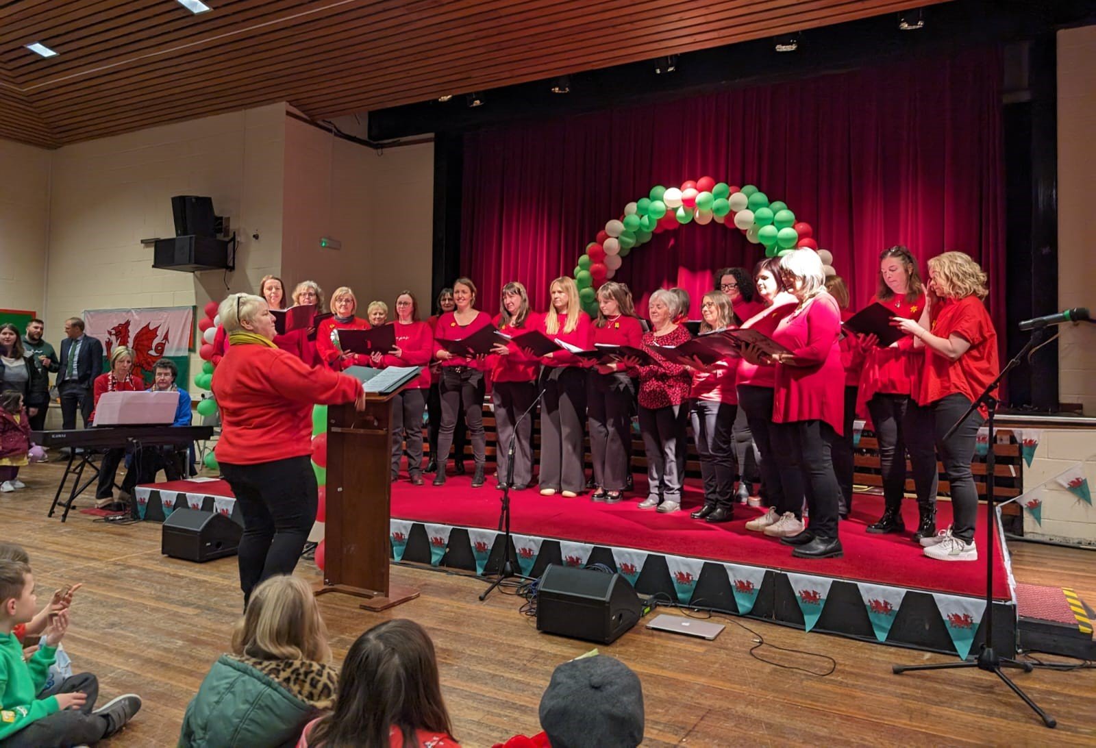 In pictures: Parêd Gwyl Dewi Llambed | cambrian-news.co.uk