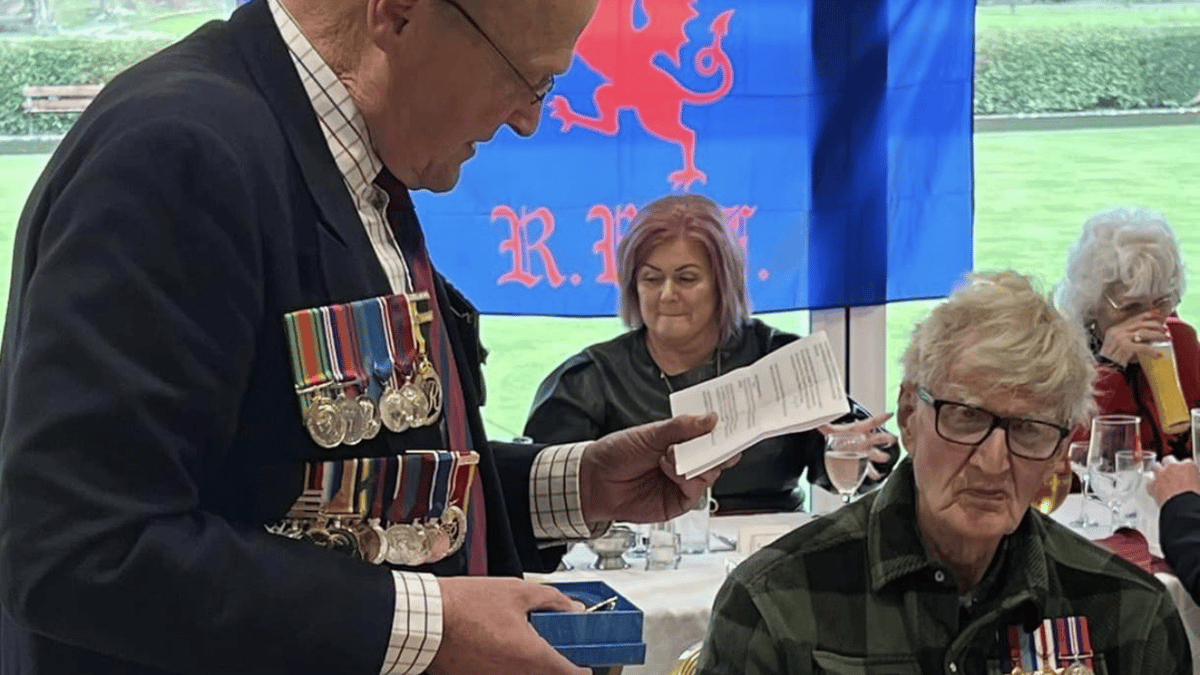Second World War veteran receives commendation medal | cambrian-news.co.uk