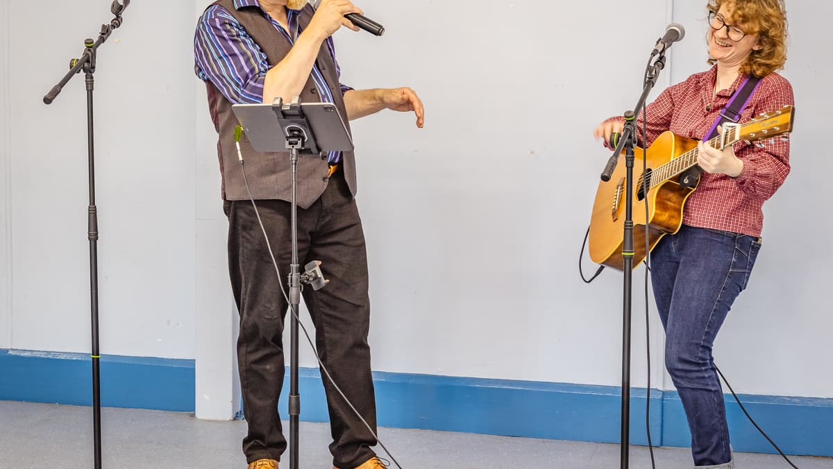 Duo delighted to film music video in Borth | cambrian-news.co.uk