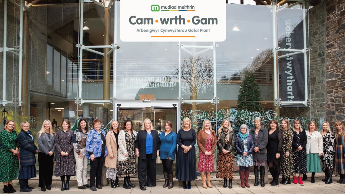 Mudiad Meithrin yn dathlu cymhwyso dros 4,000 o fyfyrwyr Cam wrth Gam ...