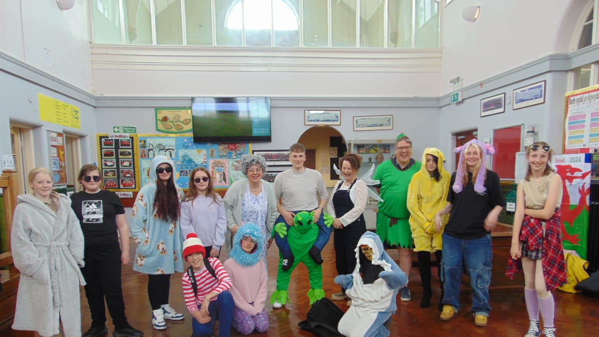 Tywyn school pupils and staff raise money for Comic Relief | cambrian ...