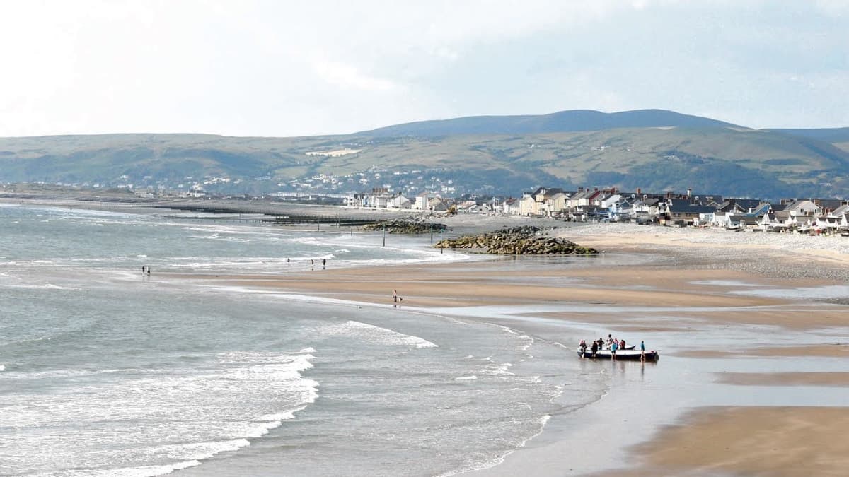 Mystery illness leaves Borth swimmers 'projectile vomiting' but no ...