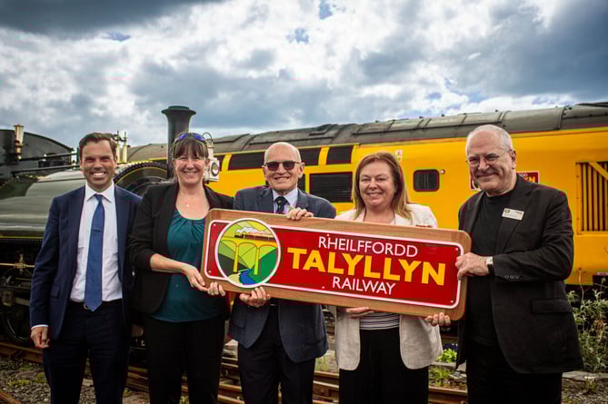 Network Rail Chair unveils heritage plaque on Barmouth Viaduct and ...