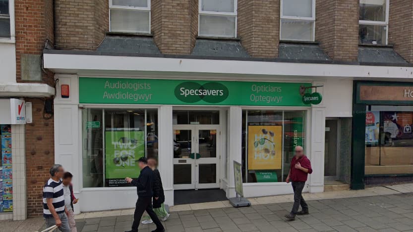 Aberystwyth Town Council objects to Specsavers' English only signs ...