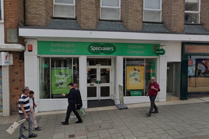 Aberystwyth Town Council objects to Specsavers' English only signs ...