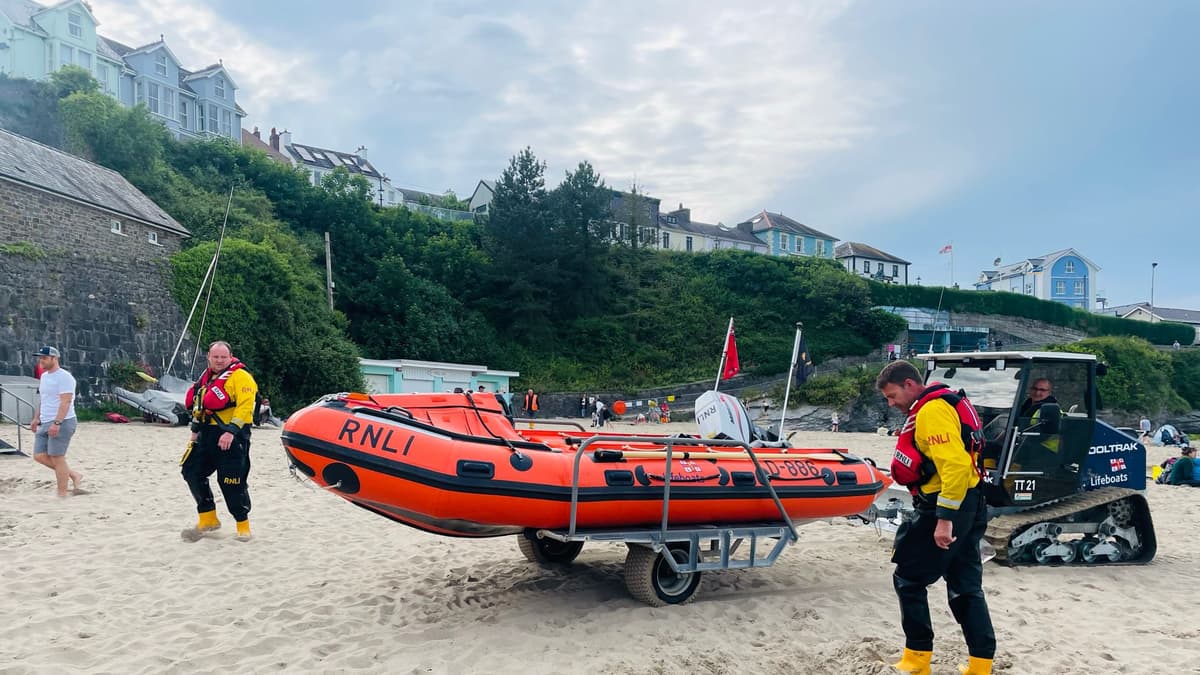 New Quay RNLI attend to casualty with suspected broken leg | cambrian ...