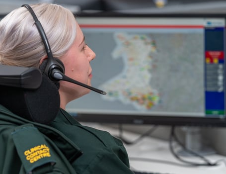 Ambulance 999 call handler says caller threatened to stab her in the ...
