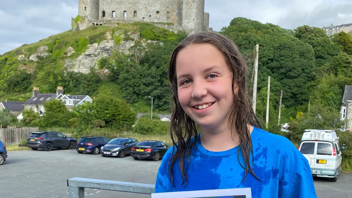 Isla, 10, swims miles to save Harlech pool and raise money for charity ...
